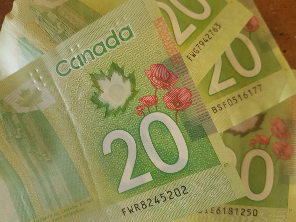 Voici le salaire minimum pour vivre décemment au Québec - Immigrer.com