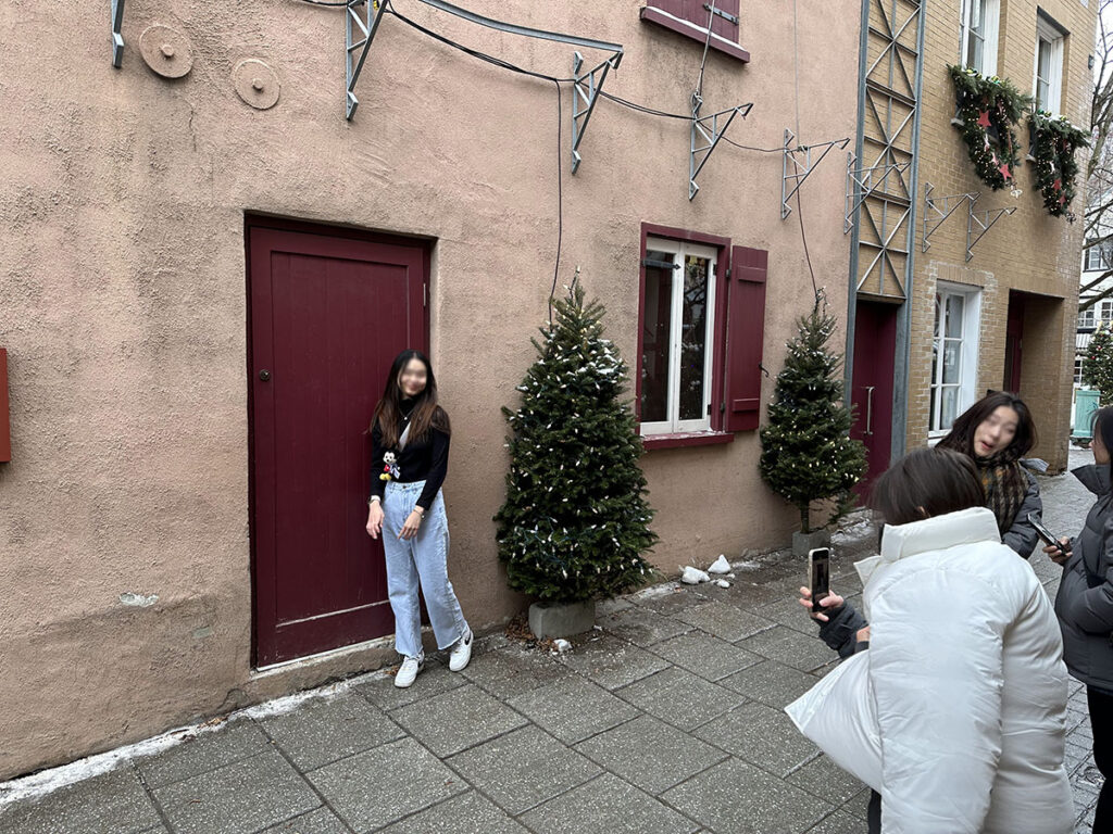 Comment cette porte de Québec est-elle devenue un objet de culte pour ...