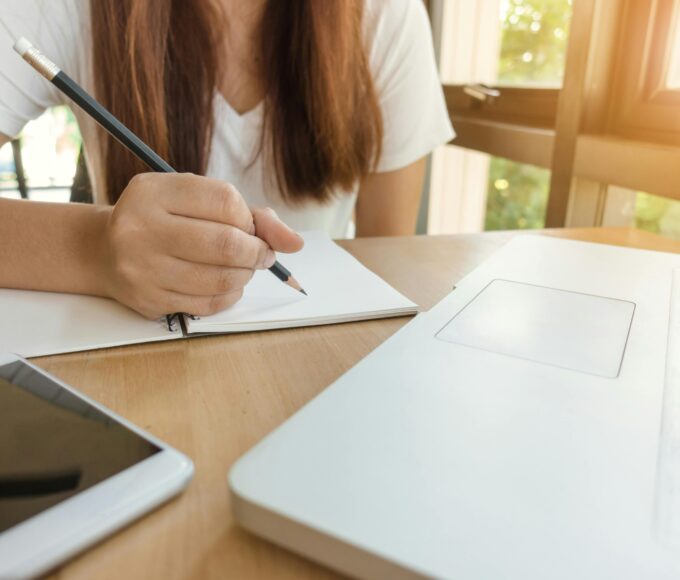 Comment remplir les formulaires IMM 0008 et IMM 5406 - Immigrer.com