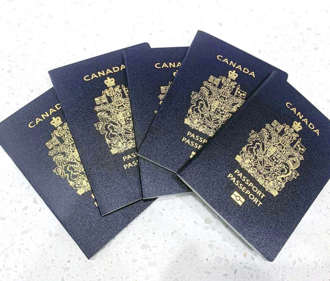 Immigrer au Canada : programmes, coûts, délais et critères - Immigrer.com